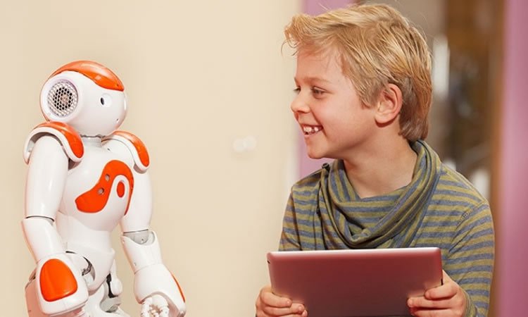 Robotar lär barn med autism att interagera | Special Nest