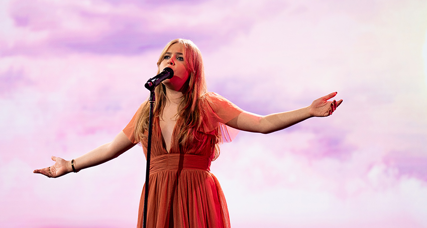 Idol-finalisten Margaux Flavet hyllas för sin öppenhet om autism ...